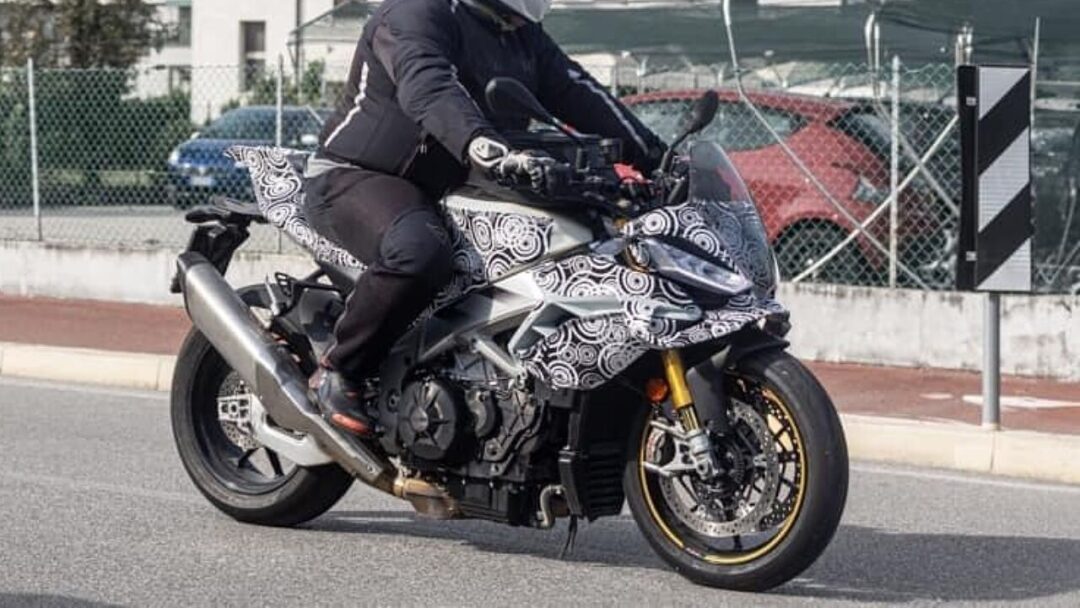 2025 Aprilia Tuono V4 spotted testing; launch at EICMA - Bike Rider ...